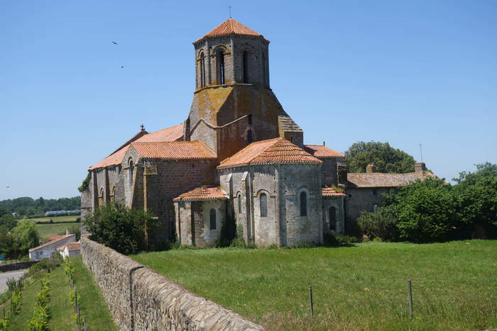 Visites et animations à l'église Saint-Pierre à Parthenay-le-Vieux ...