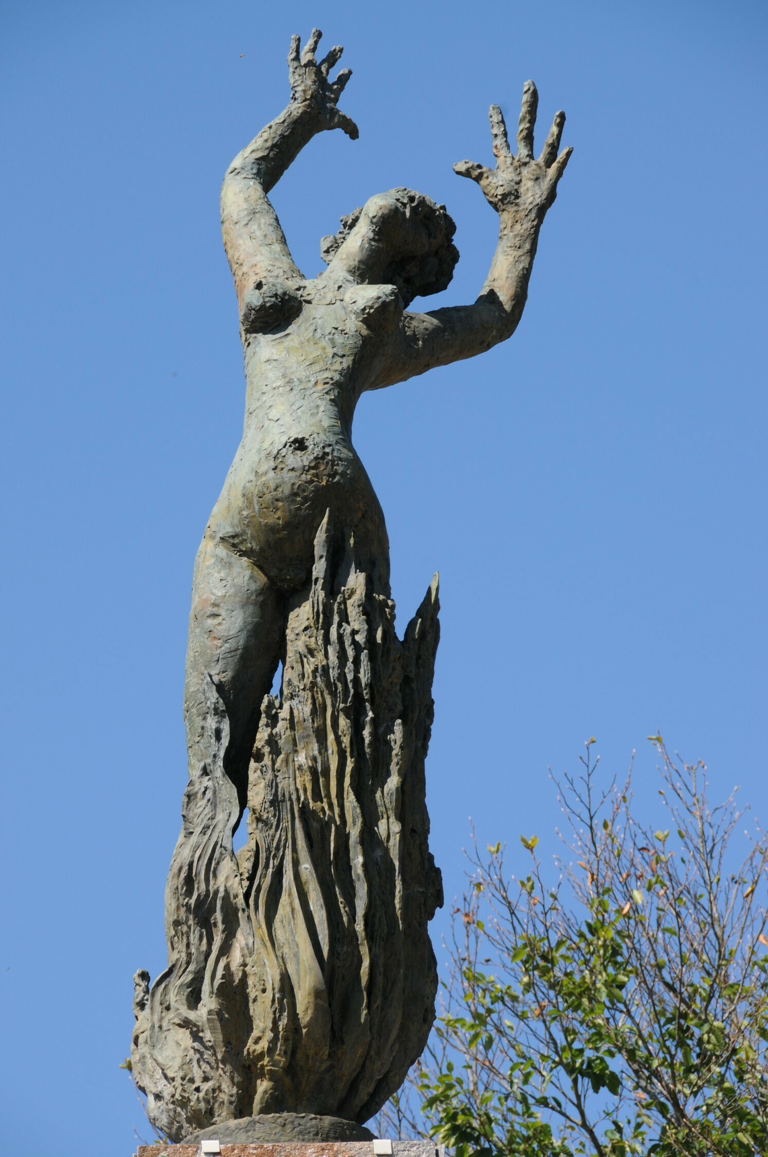 Art et mémoire: la statue de Fenosa à Oradour-sur-Glane - Centre De La ...