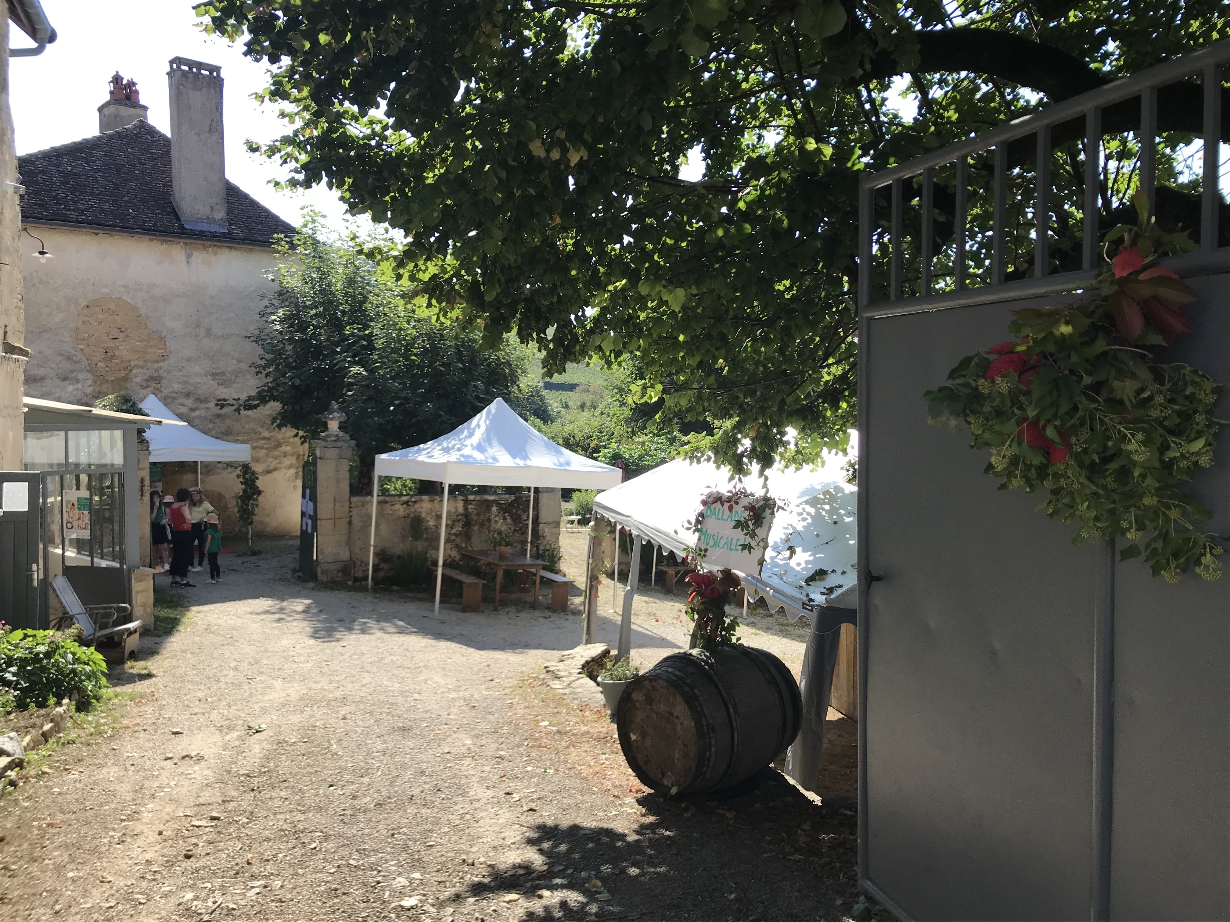 Visite théâtrale « Pernand-Vergelesses au temps des Copiaus » - Maison ...