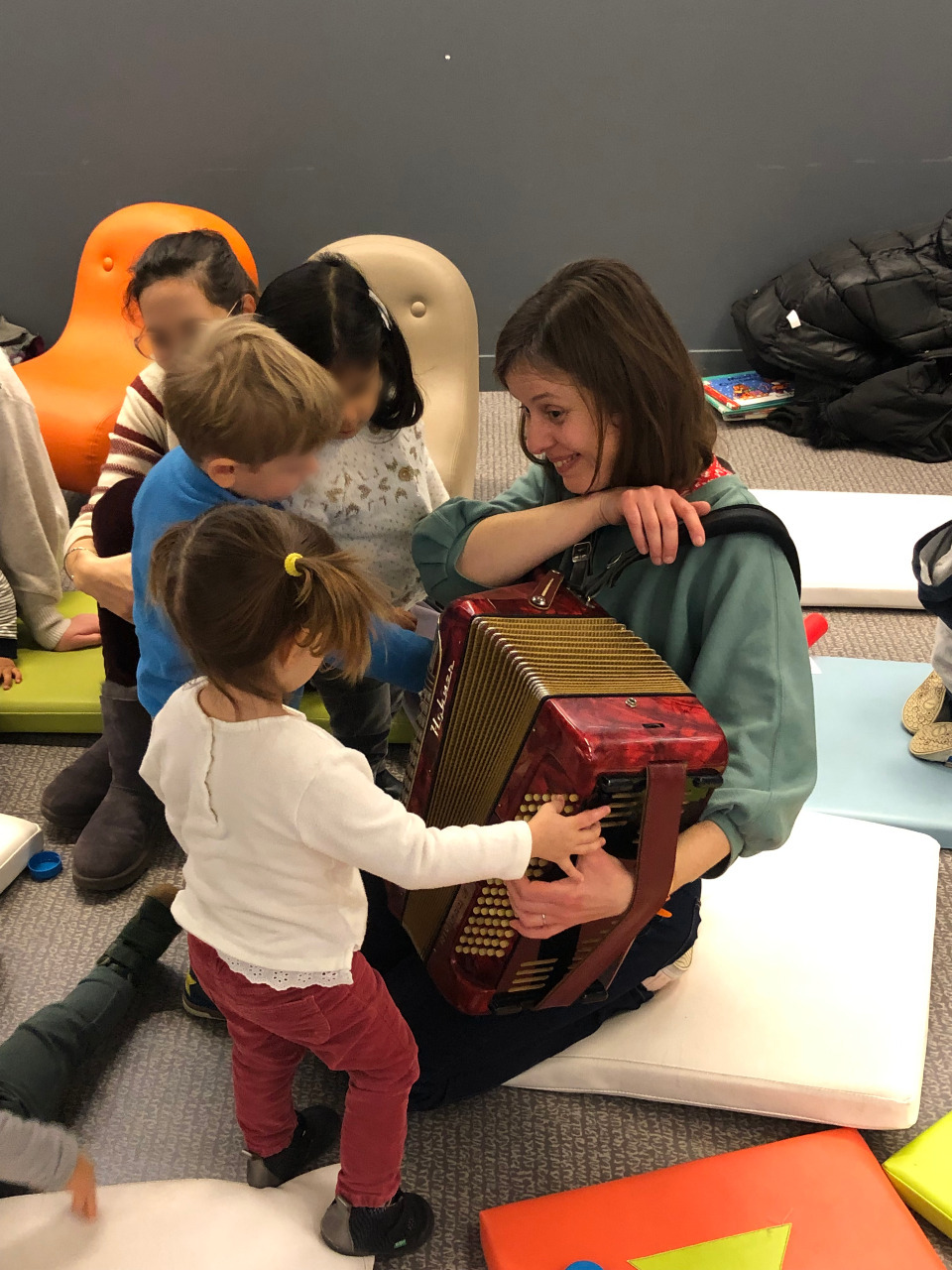 Ateliers d'éveil musical parent/enfant - Médiathèque De Sèvres - By Night